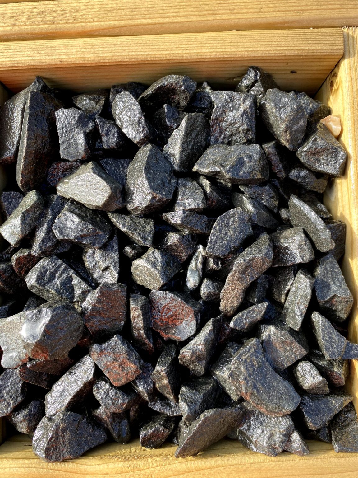 Black Basalt Stone Chippings - Bulk Bag | George Davies Turf